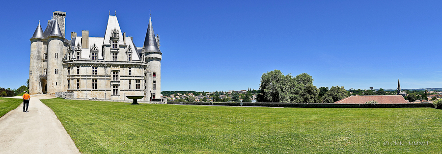 Château de La Rochefoucauld | NOT IN A STRAIGHT LINE by Photolera Claudinha